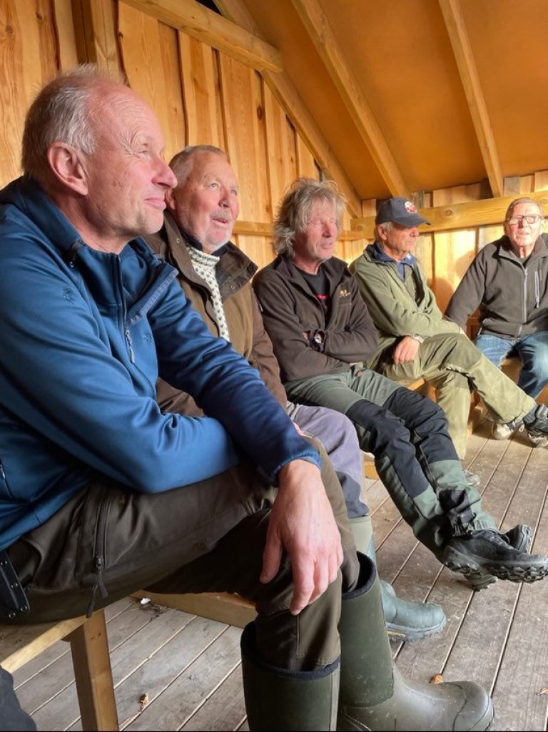 Mye snaddermat da seniorene lagde viltgryte i gapahuken. - Tjølling ...