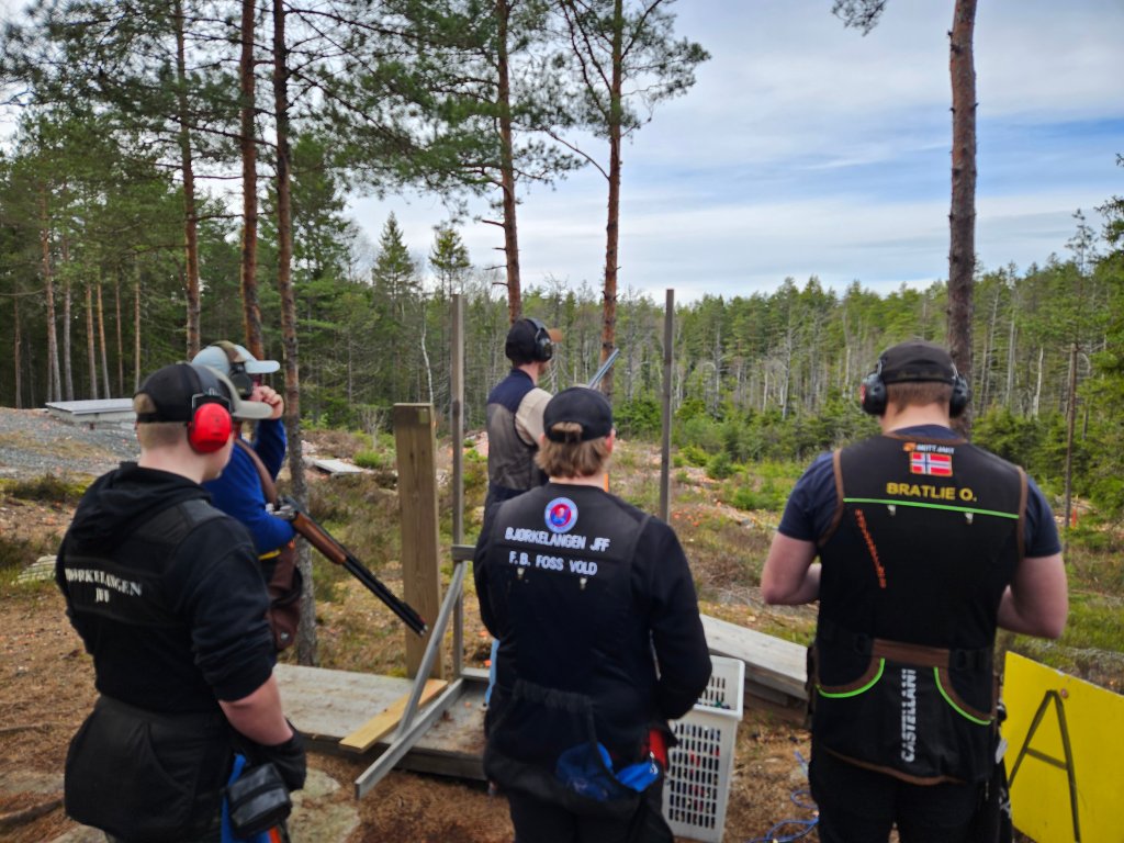 Leirduesti 50 duer lørdag 27 september Ungdomsgruppa i BJFF ...