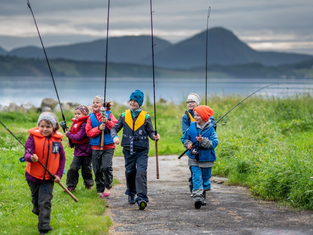 La barna fange sin første fisk i sommer - NJFF