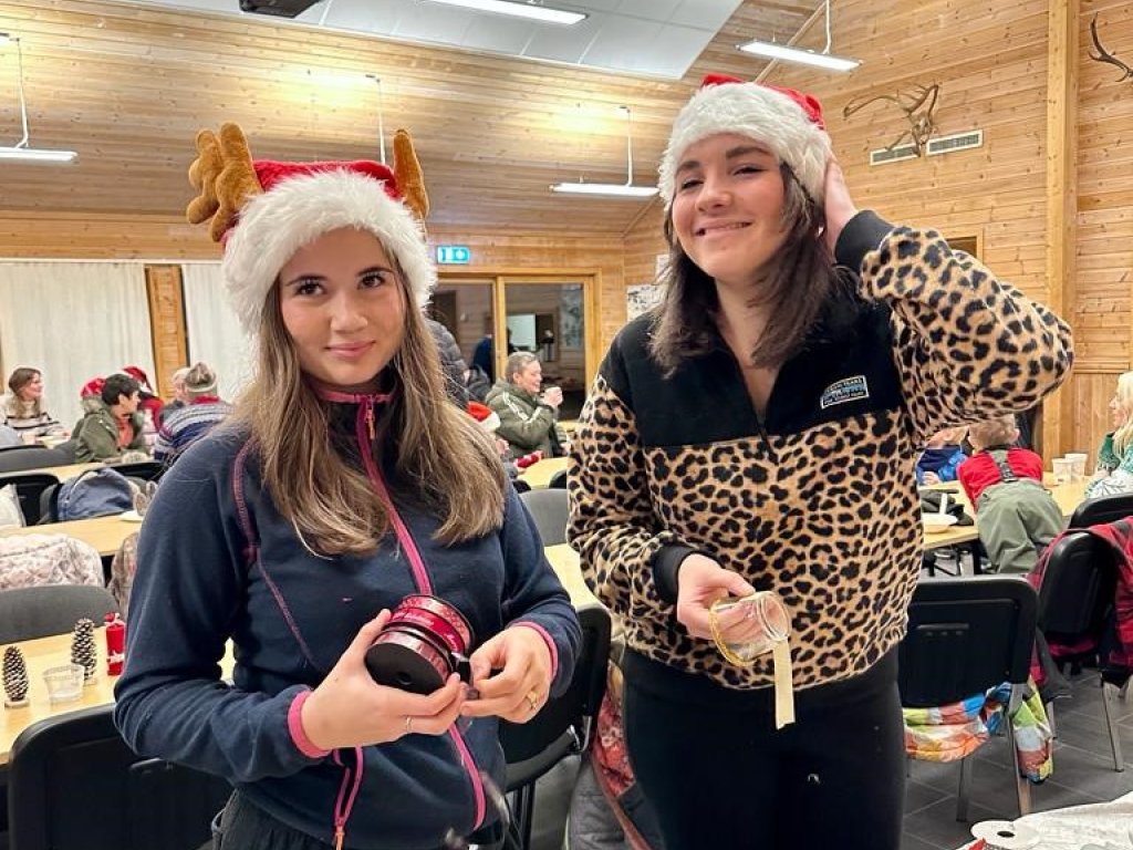 Juleavslutning med fornøyde barn/ungdom - Jæren Jakt- og Fiskerlag